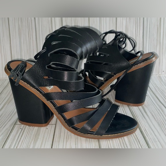 Steve Madden | Shoes | Steve Madden Pipa Tassel Strap Heel Size 65 ...